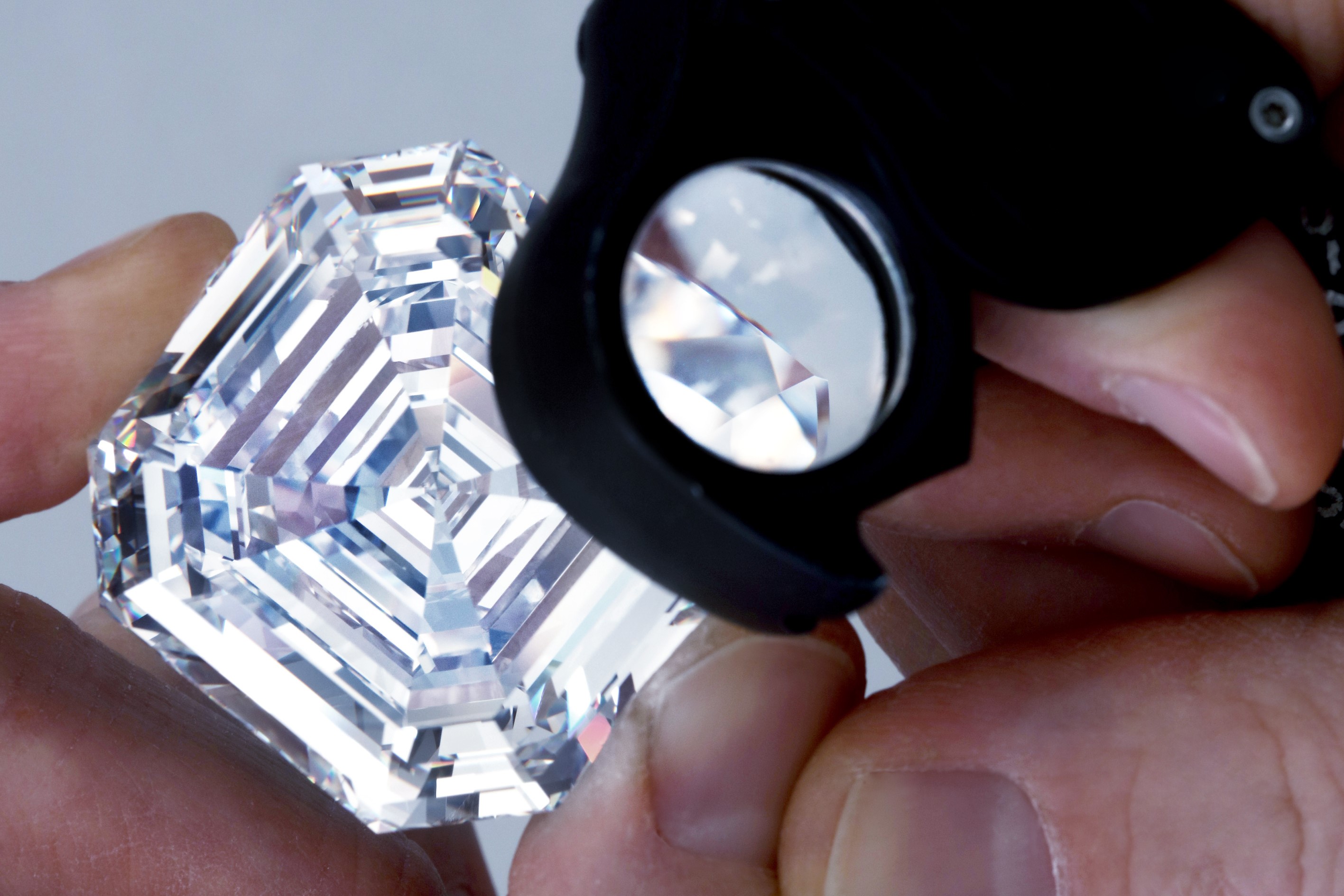 Ultra-clear 302 carat cut diamond sets new record, London jewellers say