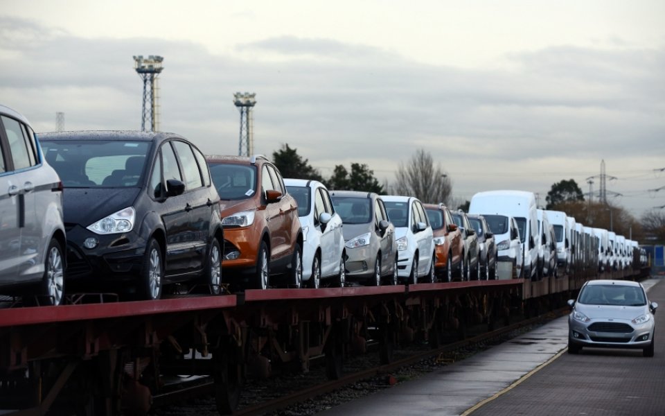 Network Rail: Hungry shoppers and record car manufacturing keep Britain ...