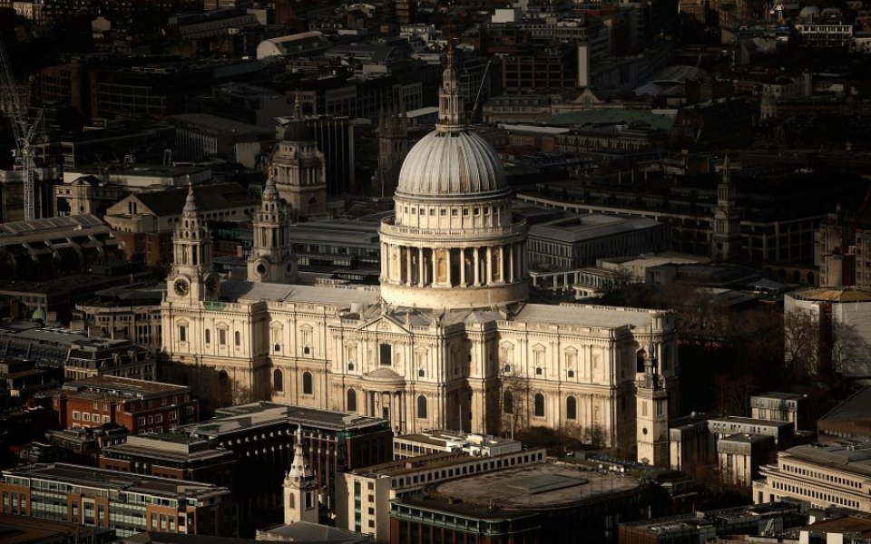 Which world tourist attraction has the longest queue?