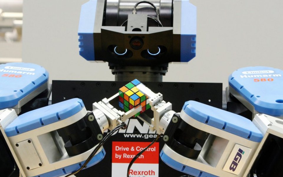 Watch this robot solve a Rubik's cube in less than 1.1 seconds