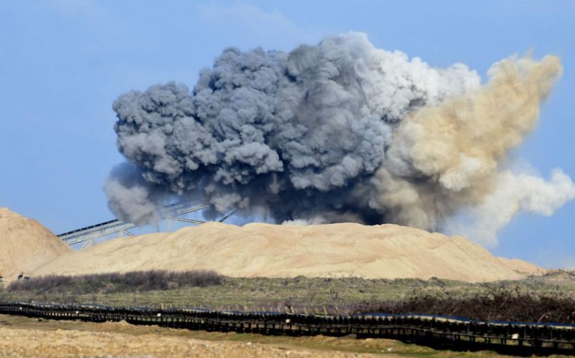 Watch: The moment the WWII unexploded bomb found near Tower Bridge was ...