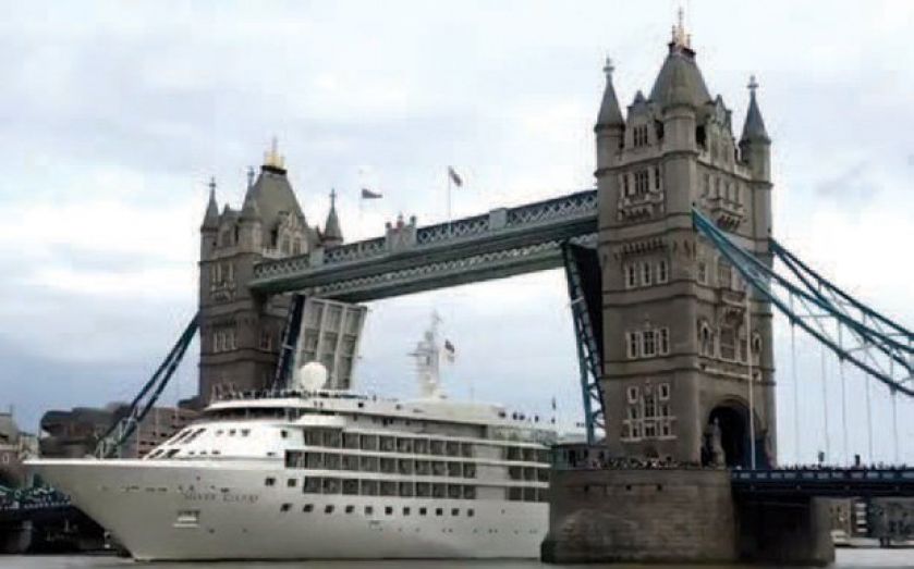 Cruise ship takes on Tower Bridge: Wins
