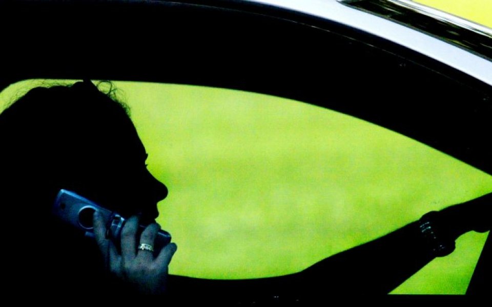 Mobile phone fines for drivers will soon increase under new government ...
