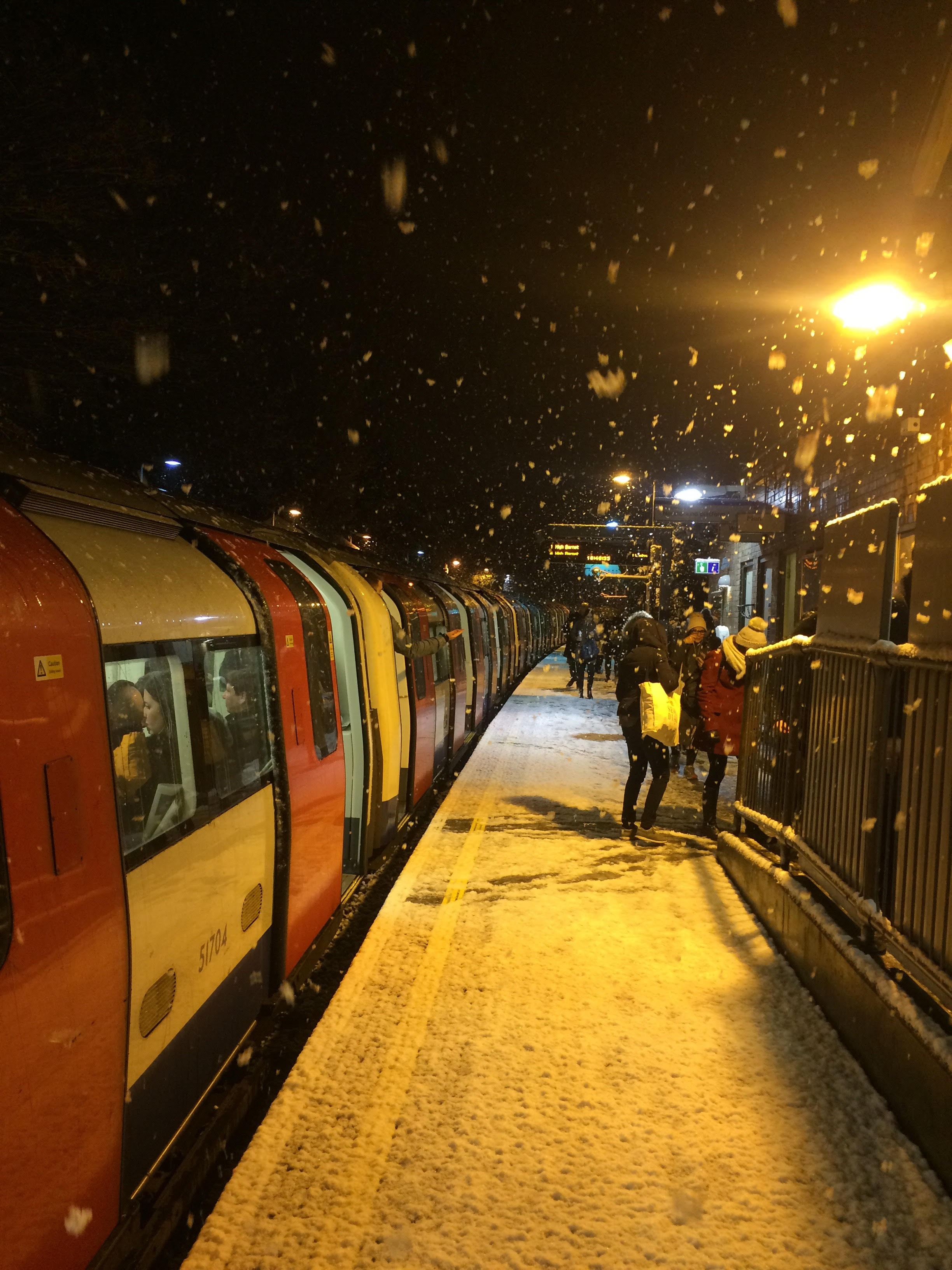 Snow hits London as commuters battle through the elements and ...