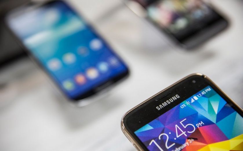 Mobile World Congress 2015: Samsung unveils curved screen Galaxy S6 ...
