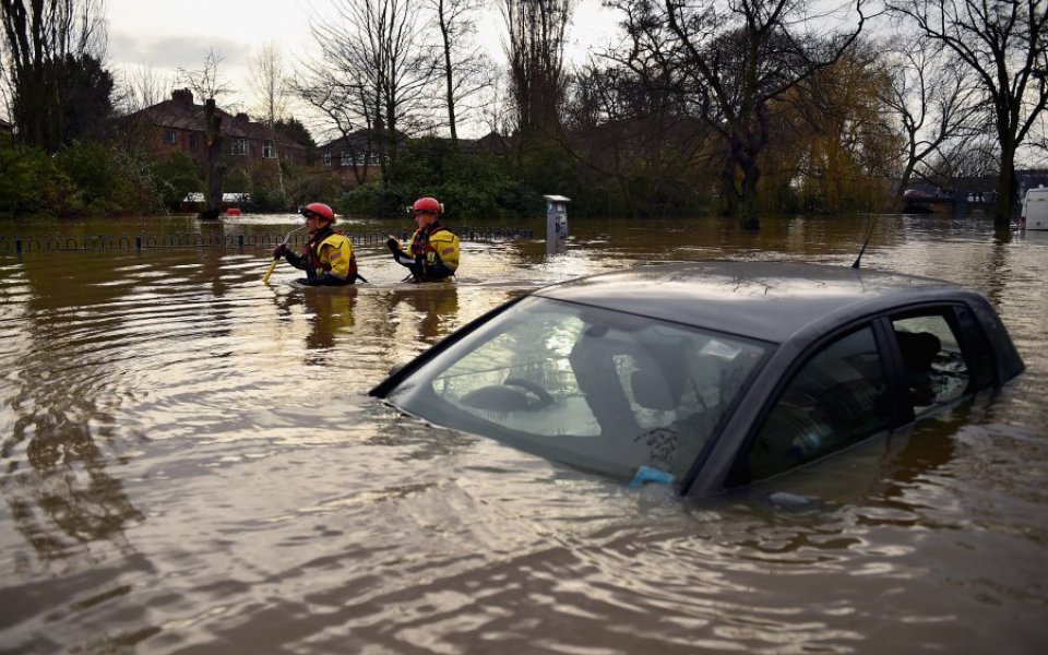 UK floods: Hundreds forced to flee their homes in West Yorkshire and ...