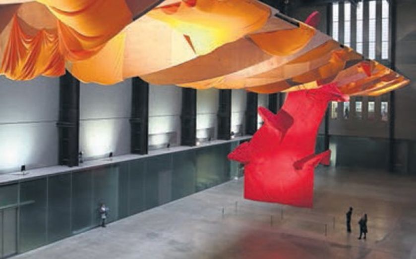 Tate Modern unveils flying machine
