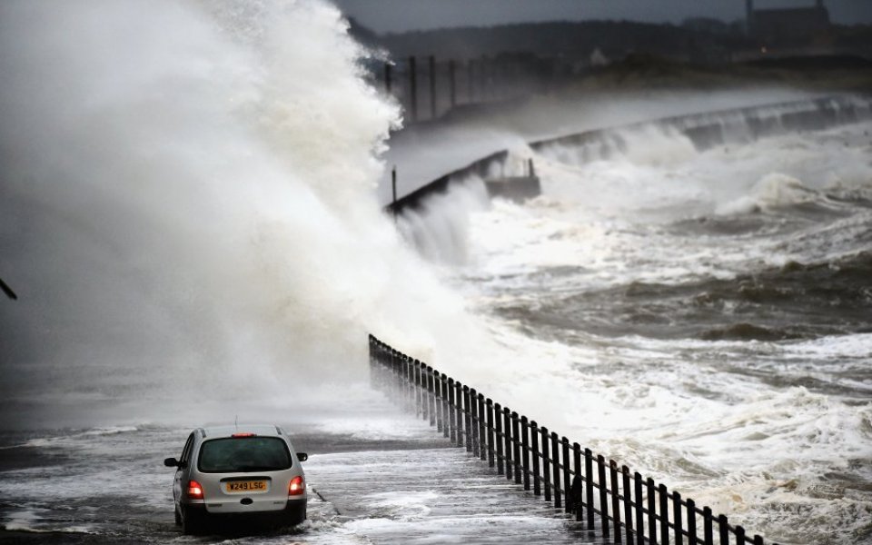 UK weather: Storm Desmond threatens to bring floods and strong winds ...