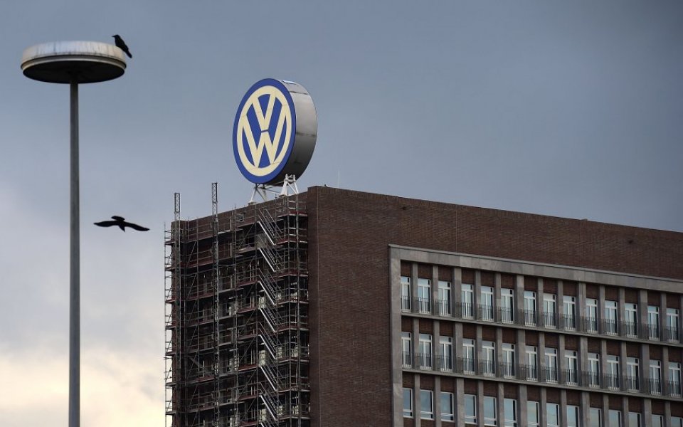 More Volkswagen cars caught in emissions scandal as US warns Porsche ...