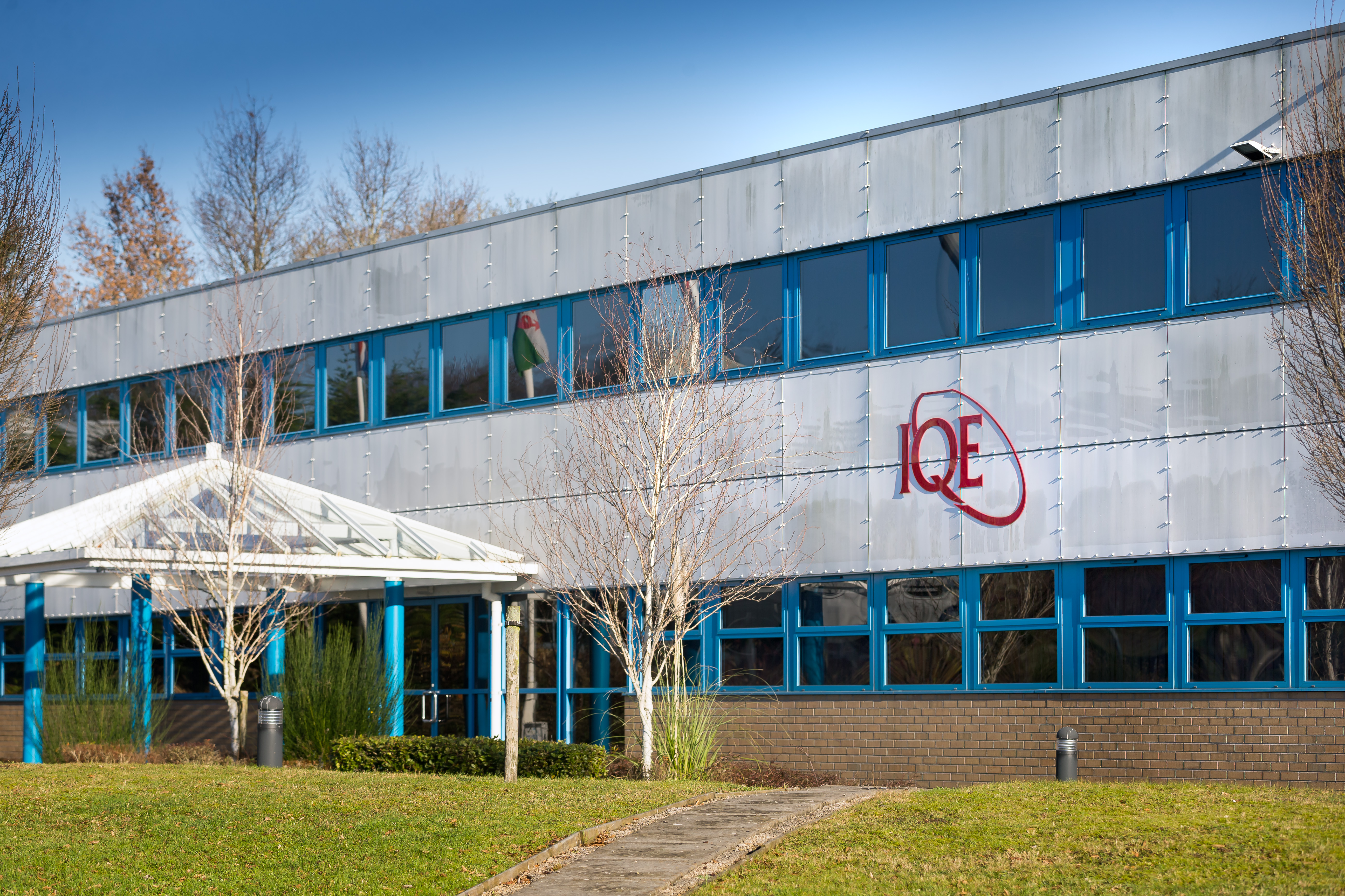 Founder of British chipmaker IQE steps down after three decades