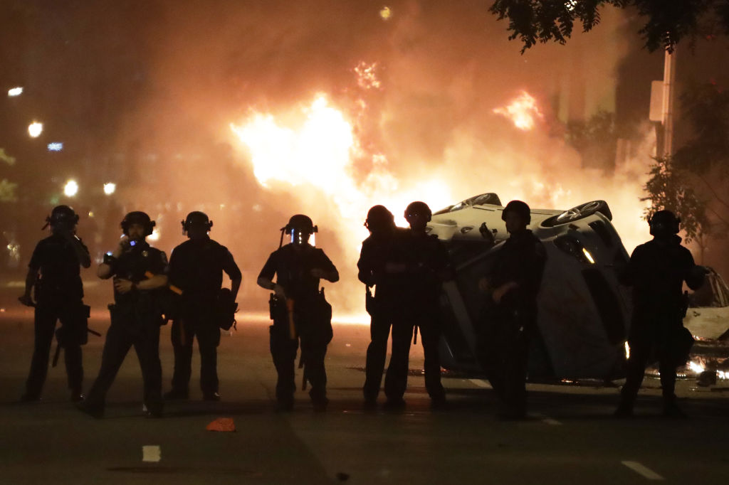 George Floyd: Fires burn near the White House as protests turn violent