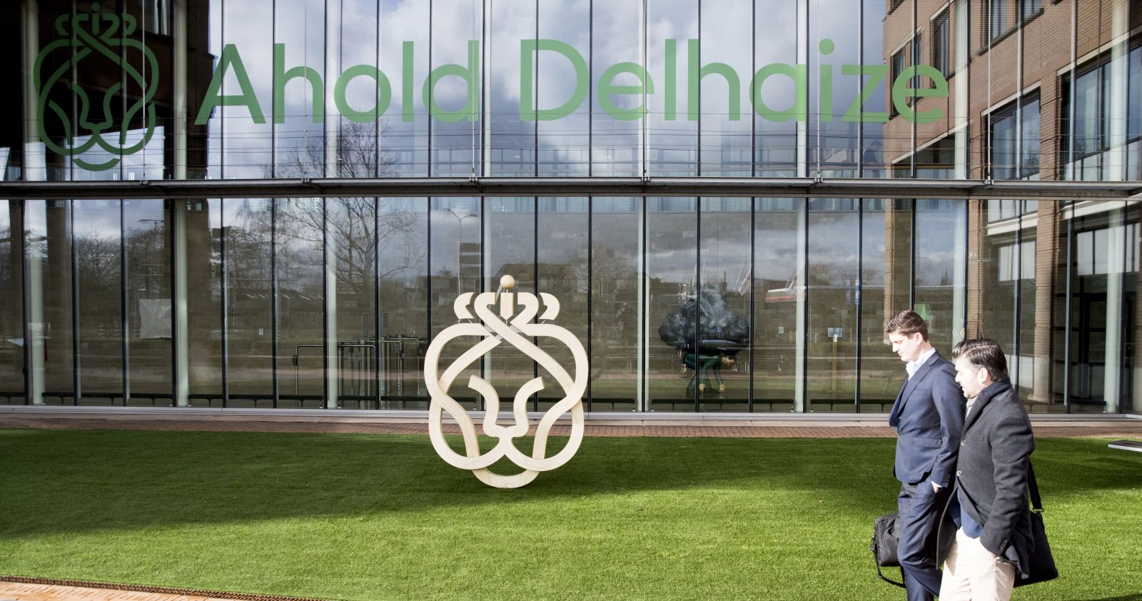 Ahold Delhaize launches €1bn share buyback as Covid-19 boosts sales