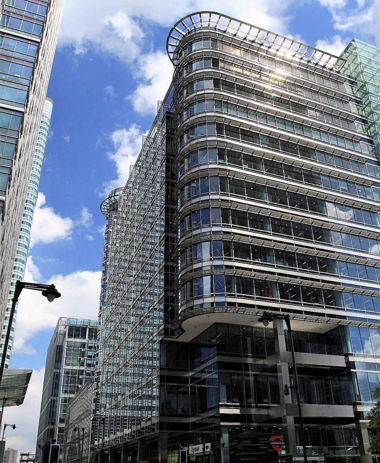 Louis Bacon to close Moore Capital hedge fund