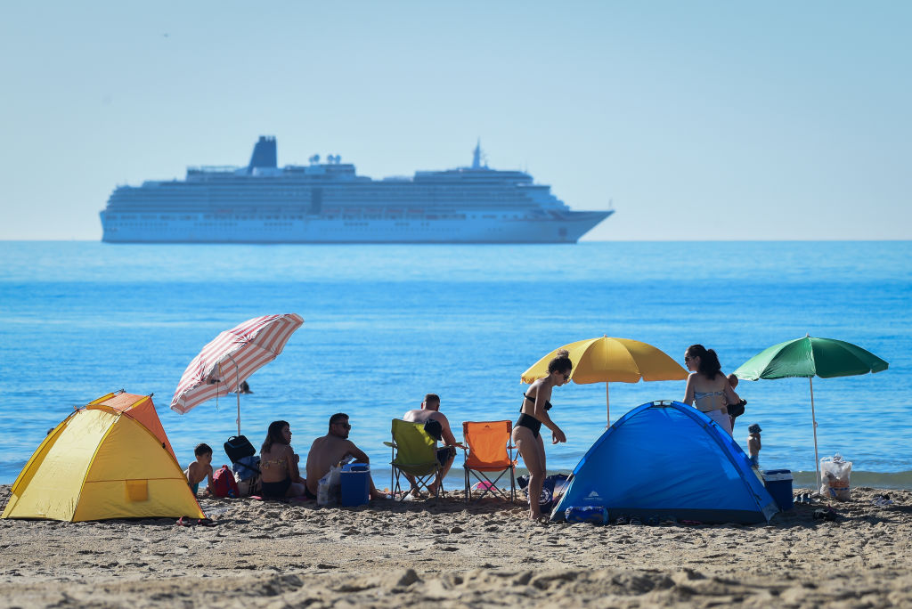 Travel and tourism vacancies threaten UK economic recovery - CityAM