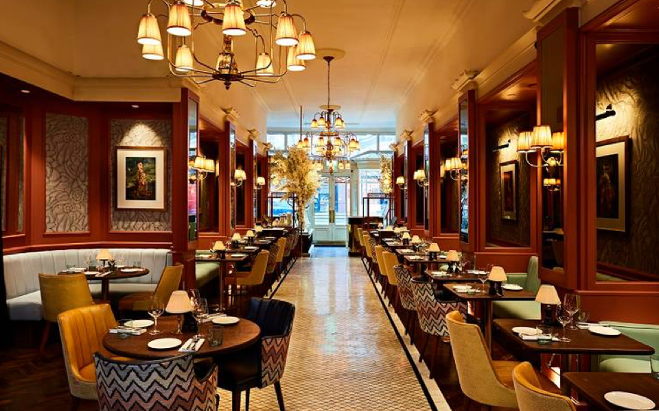 We try a Cruffin at the beautiful Richoux on Piccadilly