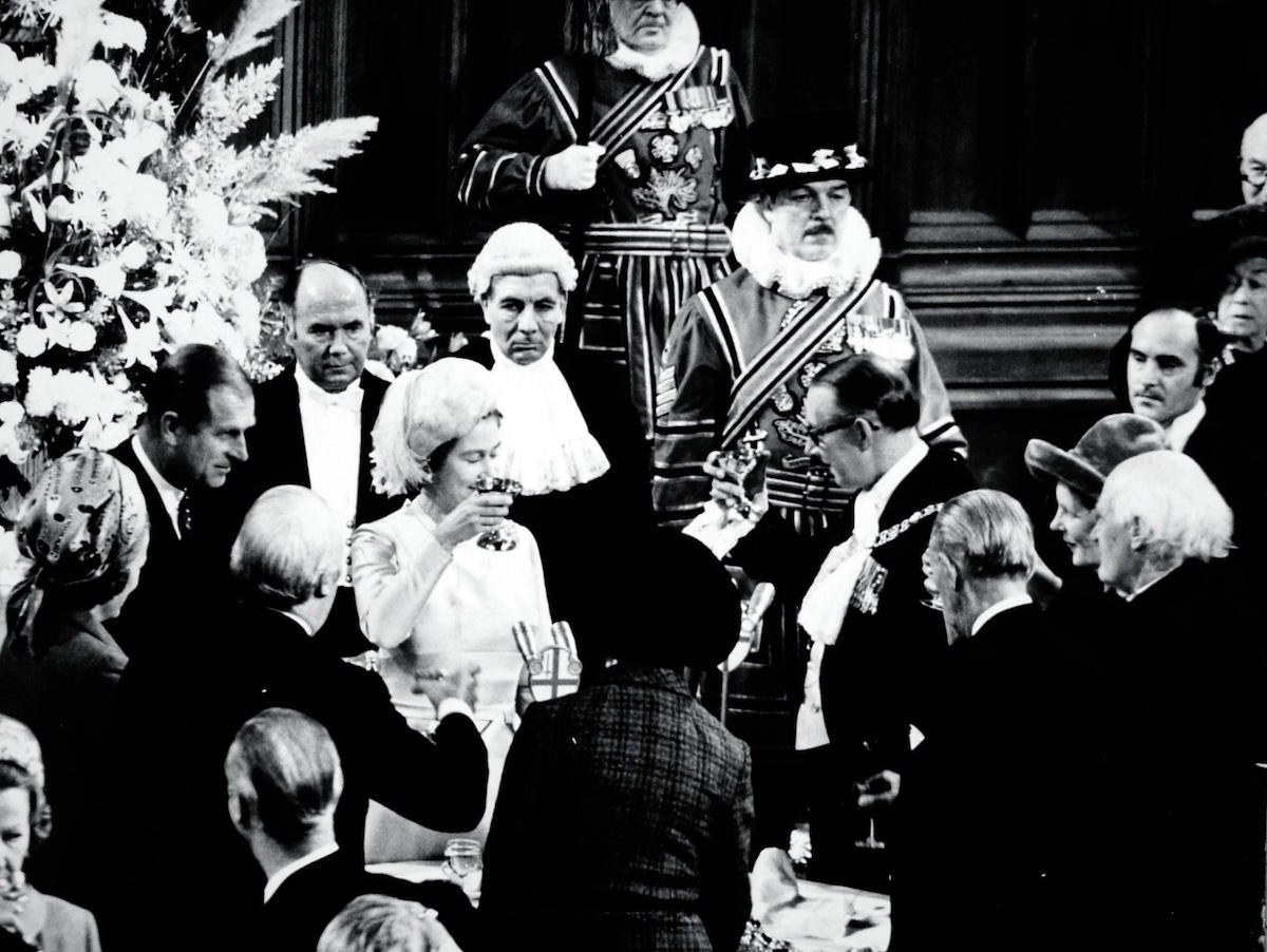 Banknotes and coins with The Queen's iconic face will remain legal ...