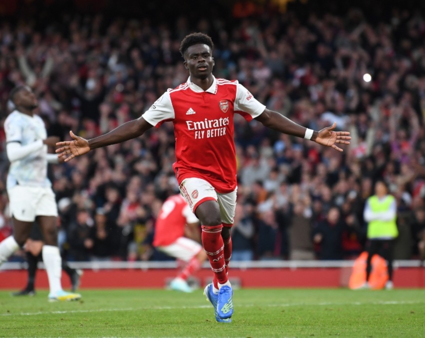 Arsenal edge Liverpool in thriller to return to top of Premier League