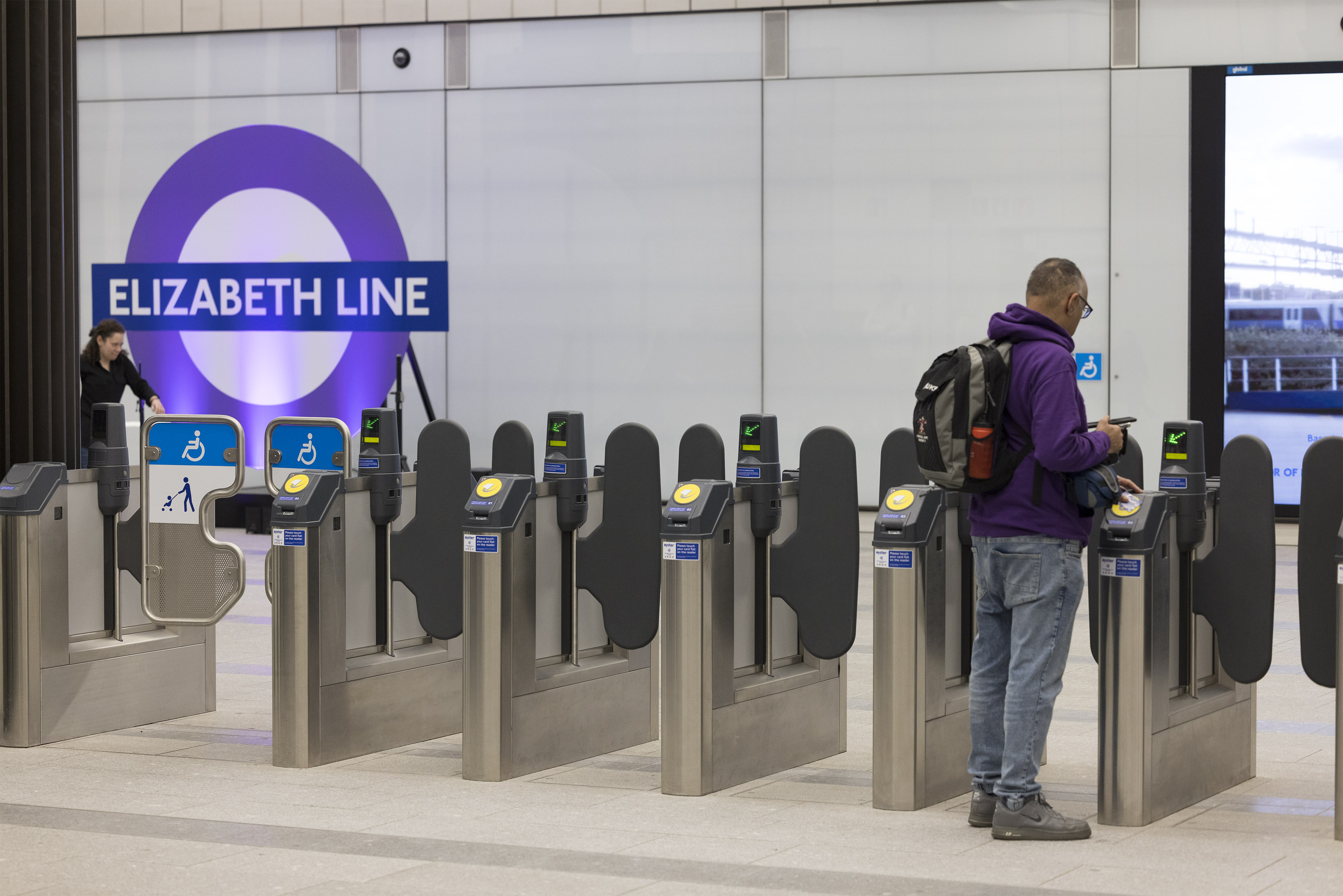 Elizabeth Line usage soars by 41 per cent as London commuters get ...