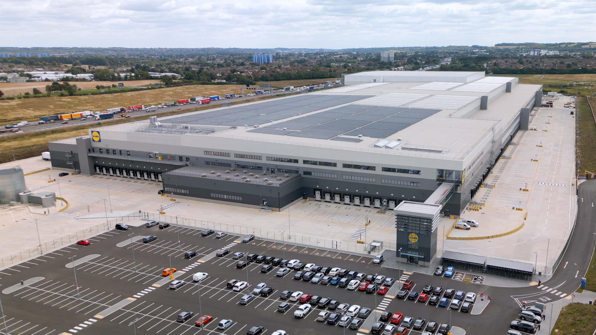 Lidl opens its largest ever warehouse in Luton