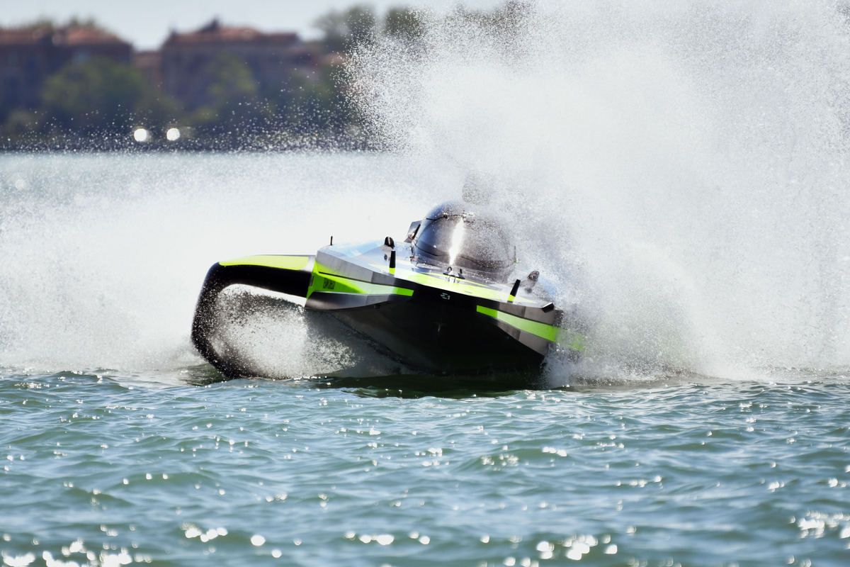 Sparks as E1 Series and Formula E light up Europe