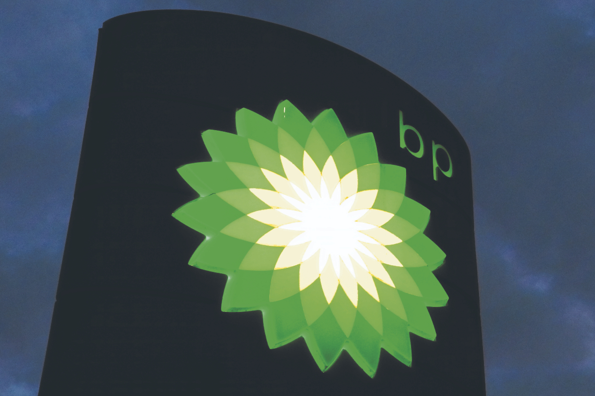 Shell 'in talks to acquire BP'