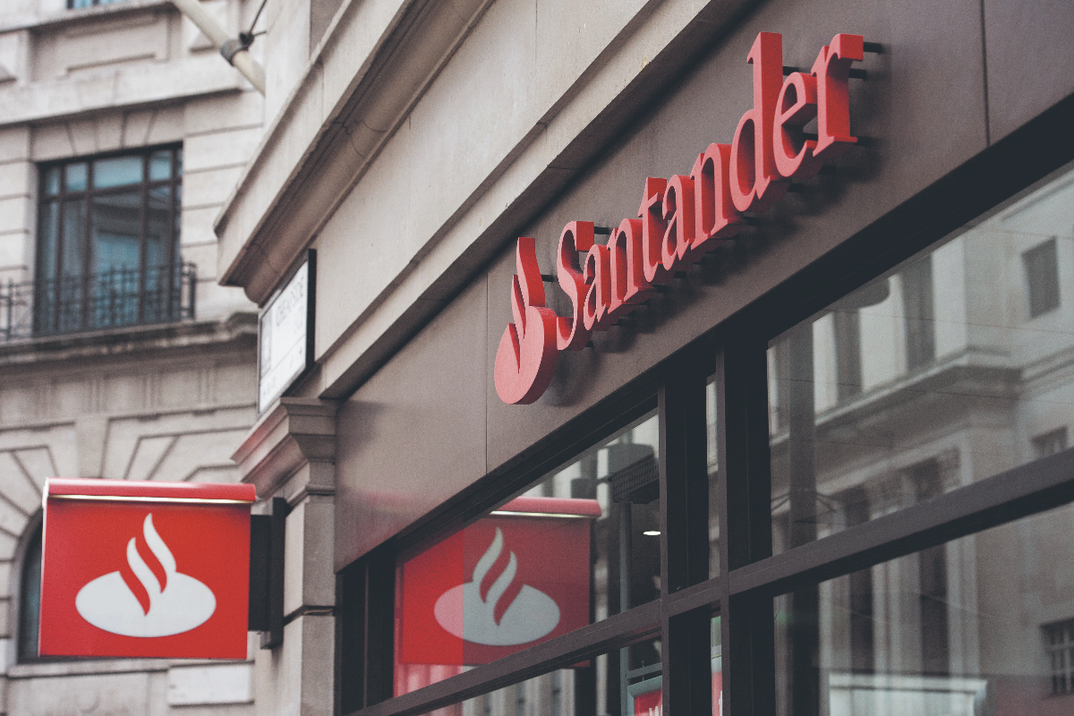 Santander announces new buyback as profit jumps