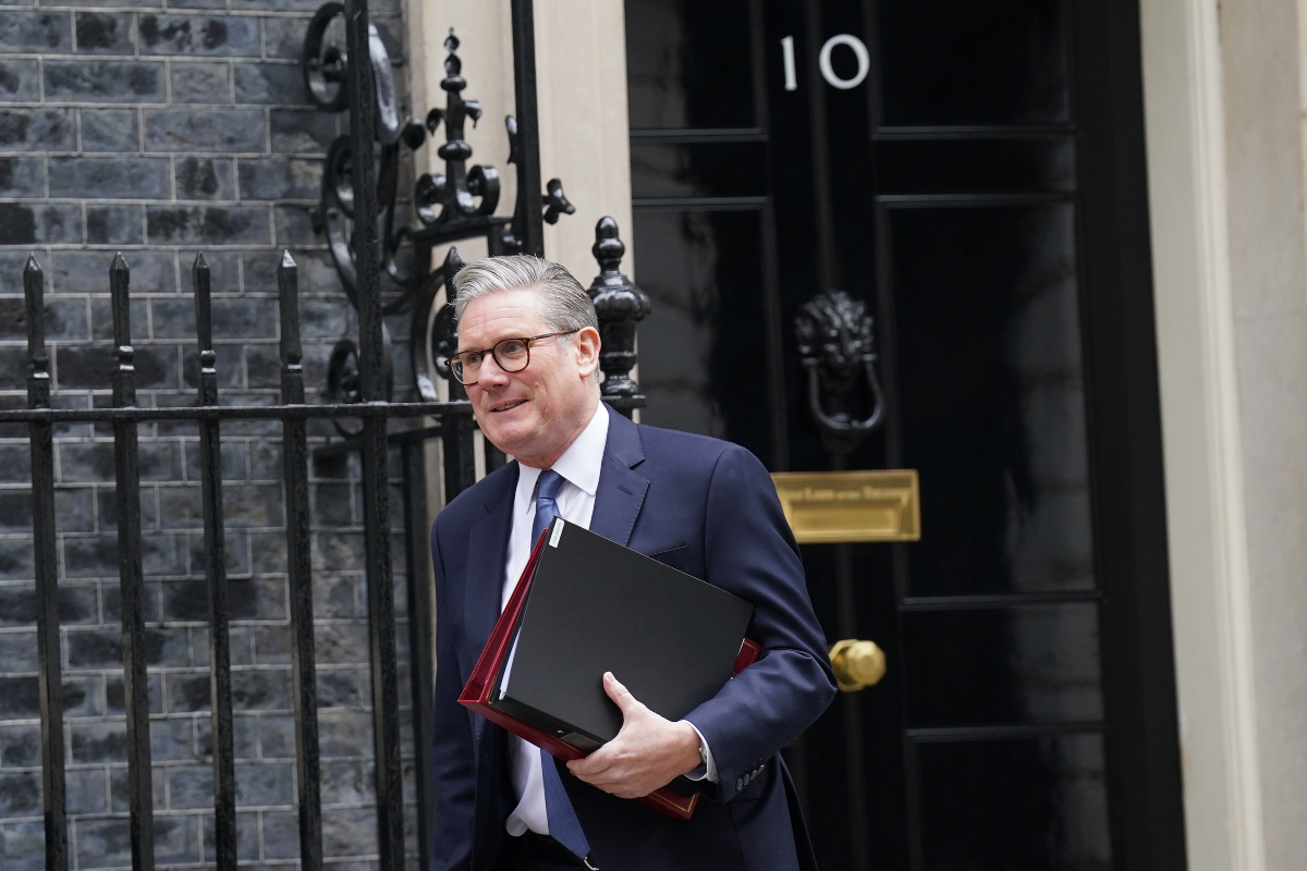 Liz Truss sends cease and desist letter to Starmer over economy crash ...
