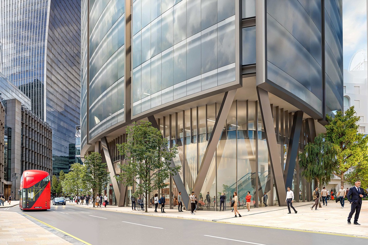 31-story skyscraper on 130 Fenchurch Street inches towards a green light