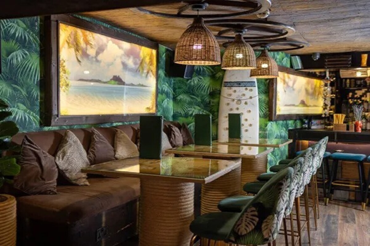 London cocktail chain Simmons enters administration