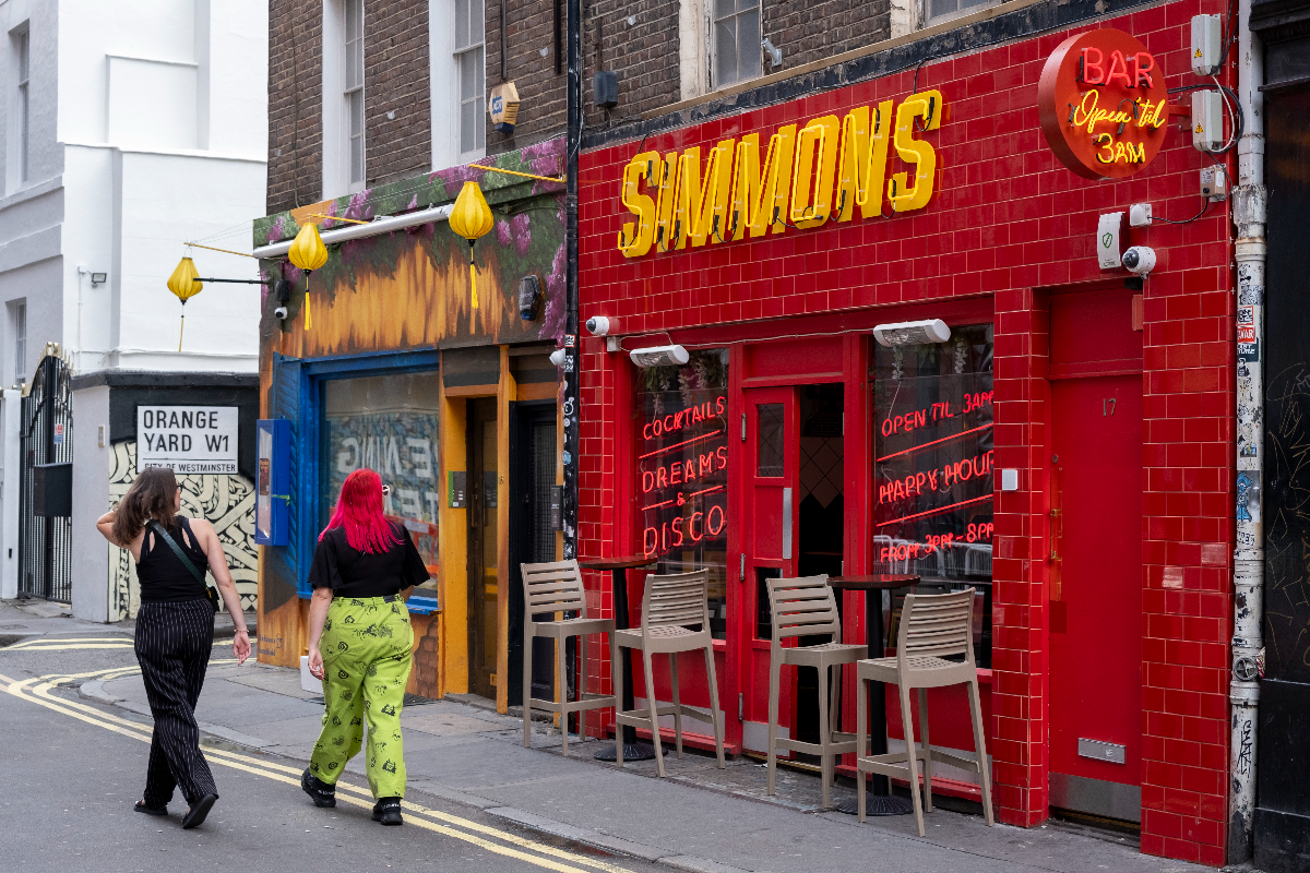 London cocktail chain Simmons enters administration