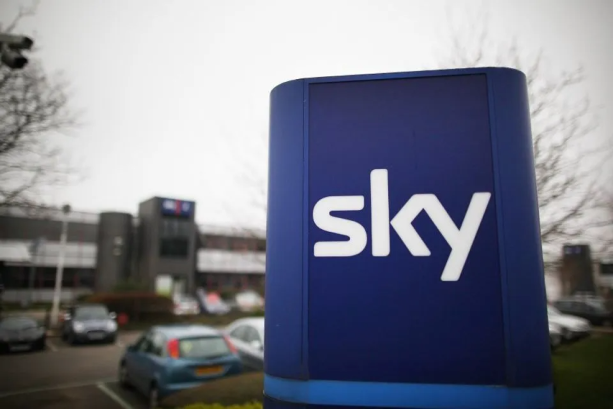 Sky back in profit ahead of cutting 900 UK jobs