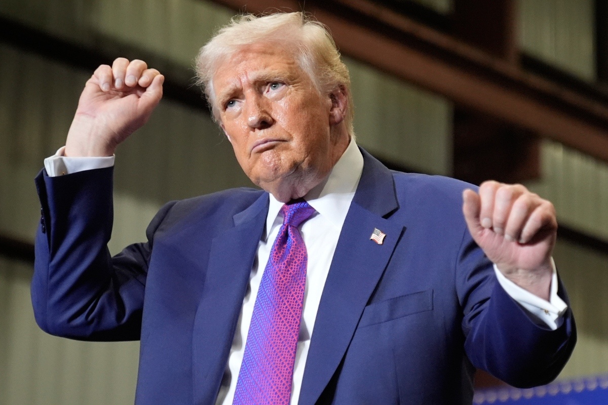 FTSE 100 Live: Stocks tumble amid Trump's Hormuz blockade