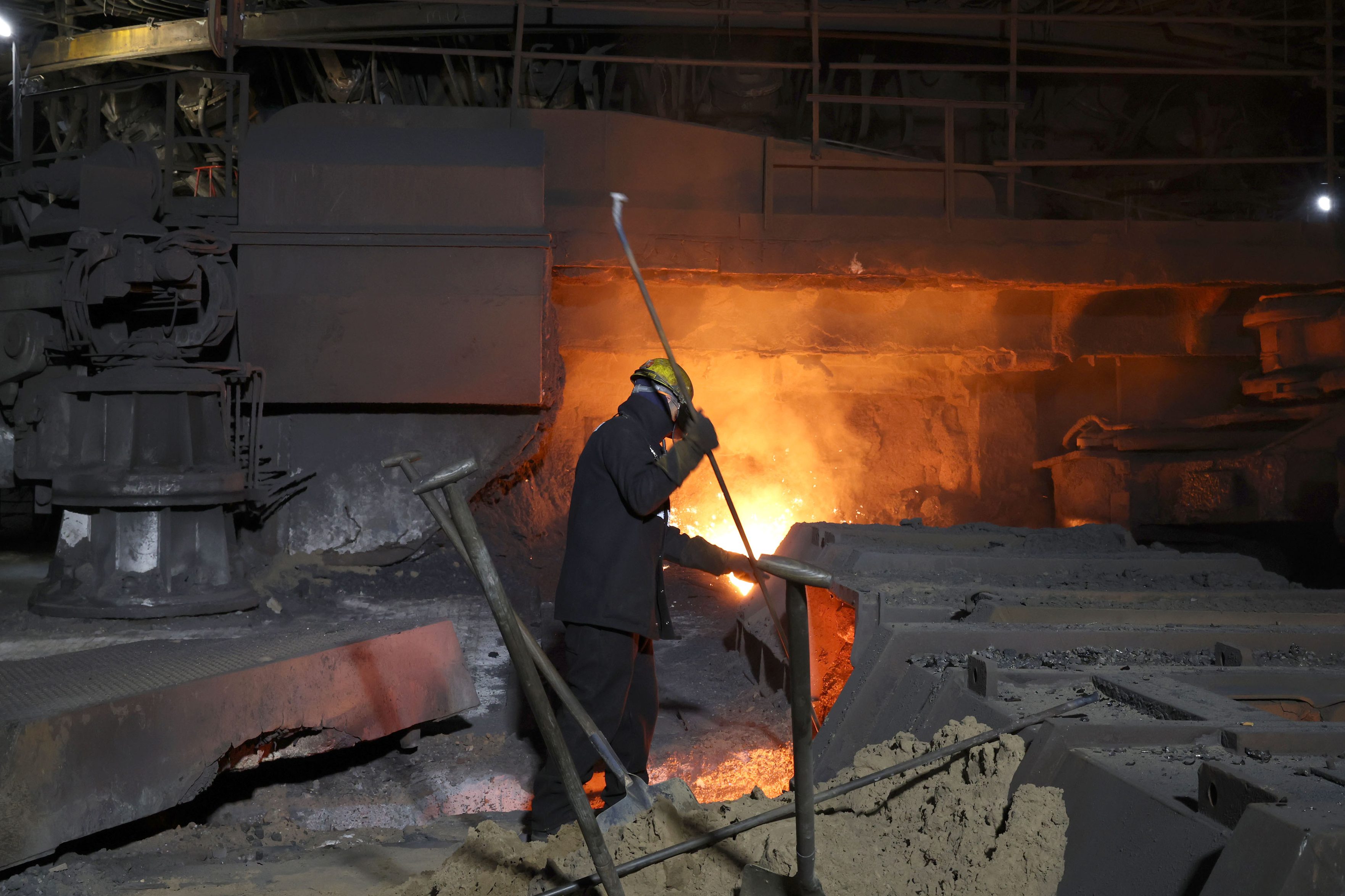 UK to raise steel tariffs in bid to 'save domestic production'